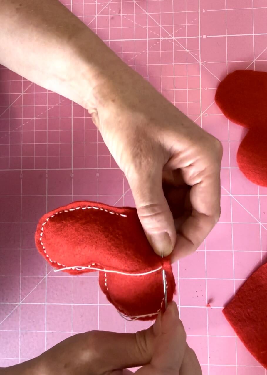 How To Make A Felt Heart: Tutorial For Beginners (Free Template ...